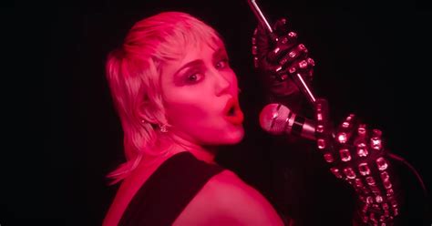 Miley Cyruss Best Beauty Looks In Midnight Sky Video Ps Beauty
