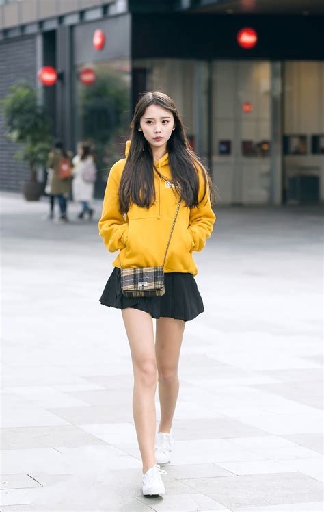 Pin By Abby Strand On アジア Chinese Fashion Street China Street