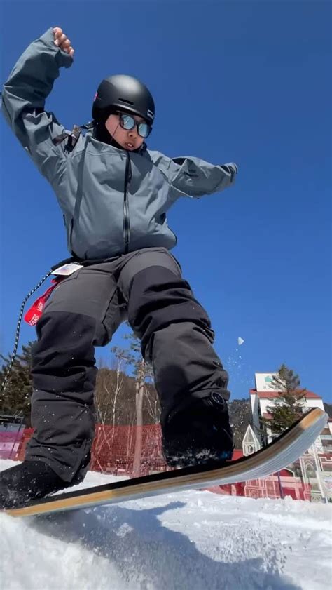 배장 백컨트리 파우더스키보드 투어앤교육센터장 오늘 드디어 용평의 설천국 골드가 오픈됩니다 모두 모두 즐거게 눈을 즐기세요 모나용평 배장필름 용평백컨트리