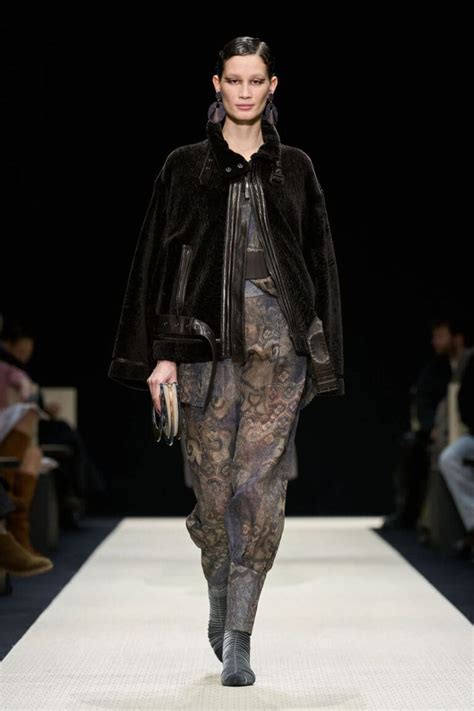 Giorgio Armani Fall Winter 2025 2026 Runway Magazine ® Official