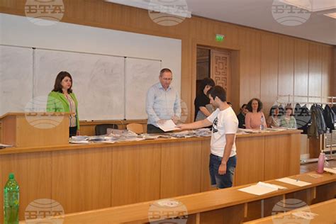 С изпит по география и със събеседване за Изобразително изкуство и Графичен дизайн