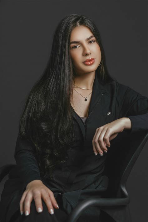 Pepole Sitting Photos Download The Best Free Pepole Sitting Stock