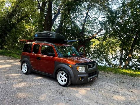 Honda Element Compact Car In Red And Black Best Suvs For Road Trips