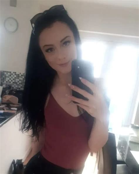 Alessa Savage Measurements Bio Height Weight Shoe And Bra Size