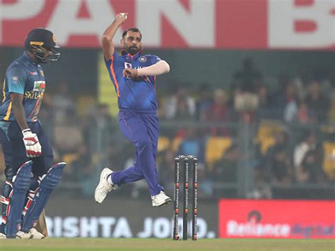 IND vs SL నలగ వకట పడగటటన షమ ఒటర పరట చసతనన నససక Namasthe Telangana