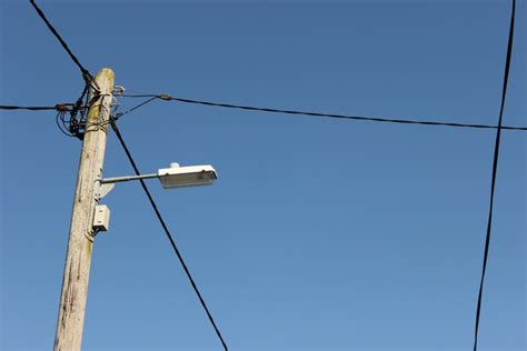 무료 이미지 하늘 과학 기술 바람 케이블 돛대 기계 푸른 가로등 조명 에너지 전주 유선 전화 전기 공급 전자 부속품 가공 전력선