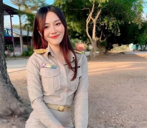 BERCINTA DENGAN IBU GURU