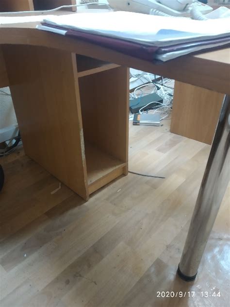 Стіл угловий компютерний з 2 нишами для системного блоку та полками 1 од б в Ua