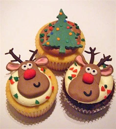 45 Easy And Creative Christmas Cupcake Decorating Ideas