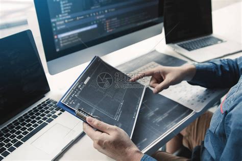 亚洲人工作代码程序开发者计算机网络开发工作设计软件在办公室高清图片下载 正版图片504459893 摄图网