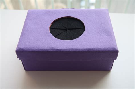 비밀 상자 안에서 장난감 찾기