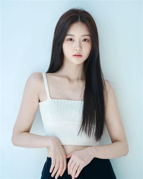 Asian Girl Beautiful Braids V Shape Face Curly Hair Styles Natural Hair Styles Girls Braids