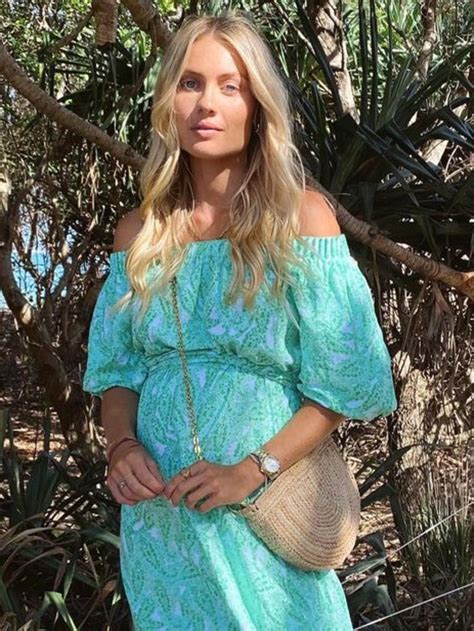 Model Elyse Knowles Spelling Mistake Goes Global On Instagram Daily