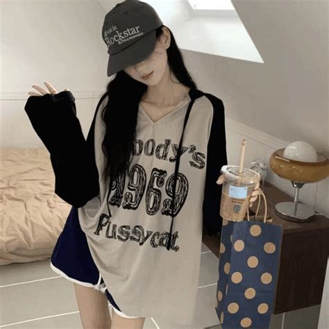 얇은원단여름까지 브이넥 후드 레터링 긴팔 루즈핏 롱 티셔츠 에이블리