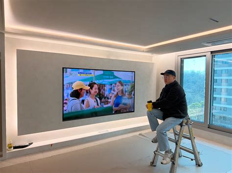 디자인소금 서울의 주거전문 인테리어 마감일 티비매립이 잘 마무리 되어서 잠시 휴식중 거실인테리어 서울인테리어 강남인테리어 홈인테리어 홈스타일링 디자인소금