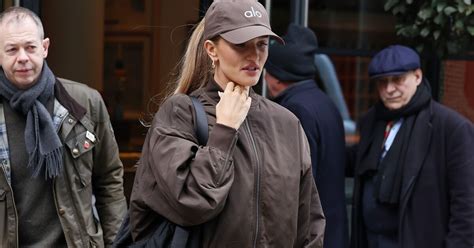 3 модні куртки на весну які можна носити зі спортивними речами Vogue Ua