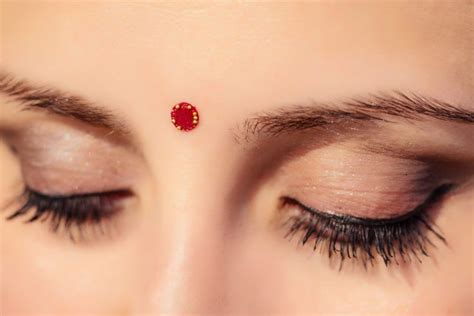 Significance Of Bindi Bindi Forehead Beautiful Women Naturally