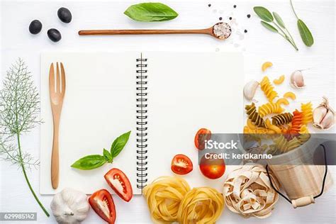 이탈리아 음식 개념 및 메뉴 디자인 다양한 파스타 팔꿈치 고급 요리에 대한 스톡 사진 및 기타 이미지 고급 요리 날것 노랑 Istock