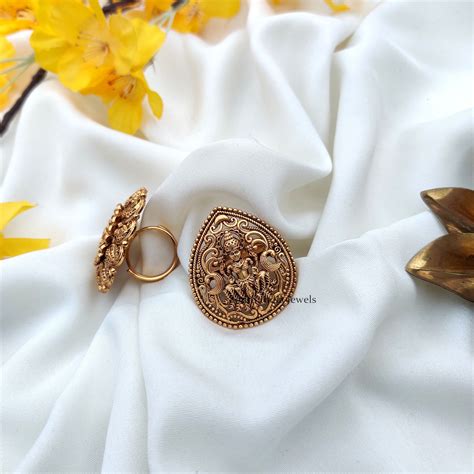 Gorgeous Design Finger Ring Gorgeous Design Finger Ring