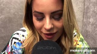 Uau Aricia Silva Grava O Asmr Para O Sofá Da Pan On Make A 