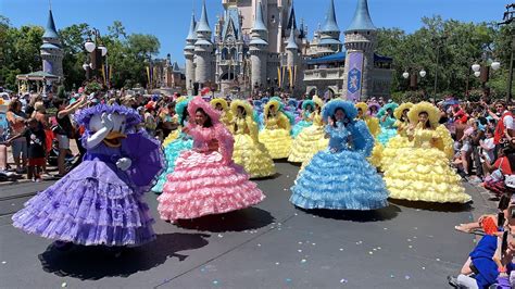 Disney Easter Parade At Magic Kingdom Featuring ‪azalea Trail Maids