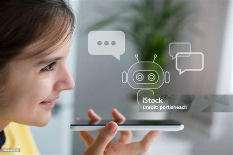 컴퓨터 또는 모바일 애플리케이션에서 시스템 Ai 챗봇을 사용하는 웃는 소녀 챗봇 대화 Ai 인공 지능 기술 Openai 생성 미래 지향적 인 기술 인터넷상의 가상 비서 인공