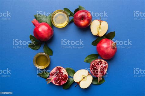 로쉬 하샤나 개념 상징으로 만든 프레임 유대인 새해 연휴 전통 복사 공간이 있는 위쪽 보기 유대교 신년제에 대한 스톡 사진 및 기타 이미지 Istock