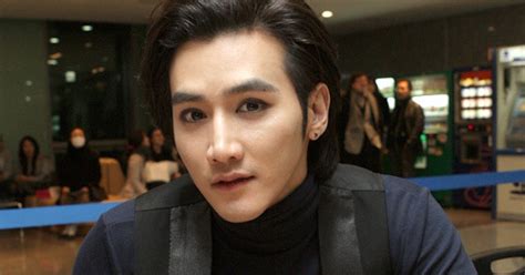 포토엔 에반 팬들위해 깜짝 팬사인회~