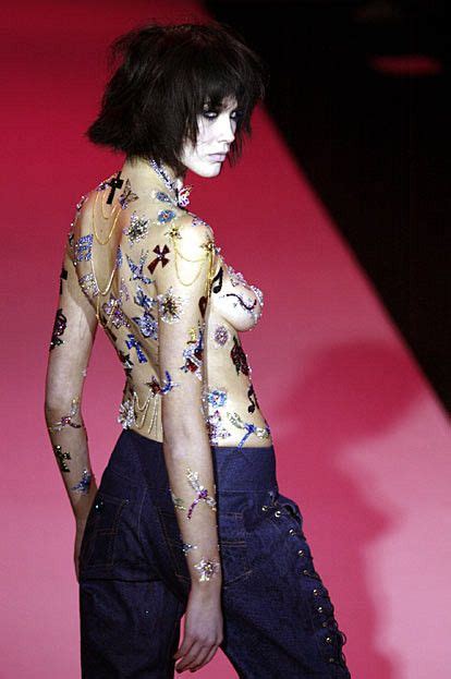 Foto Runway Rack On Display Breezy