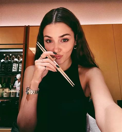 Звезда Постучись в мою дверь Ханде Эрчел отдыхает с возлюбленным в Японии