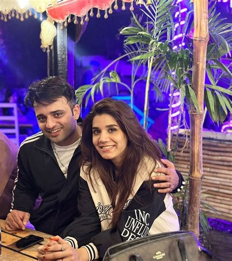 Kiran Ashfaque Adorable Pictures With Husband Hamza Ali Chaudhary Reviewitpk