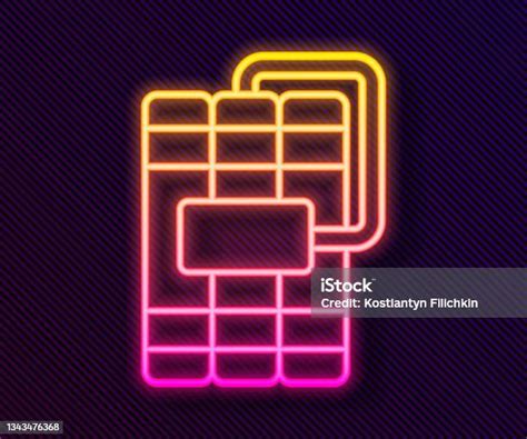 빛나는 네온 라인은 검은 배경에 고립 된 다이너 마이트 폭탄 스틱과 타이머 시계 아이콘을 폭파합니다 시한 폭탄 폭발 위험 개념 벡터 경계 표지에 대한 스톡 벡터 아트 및