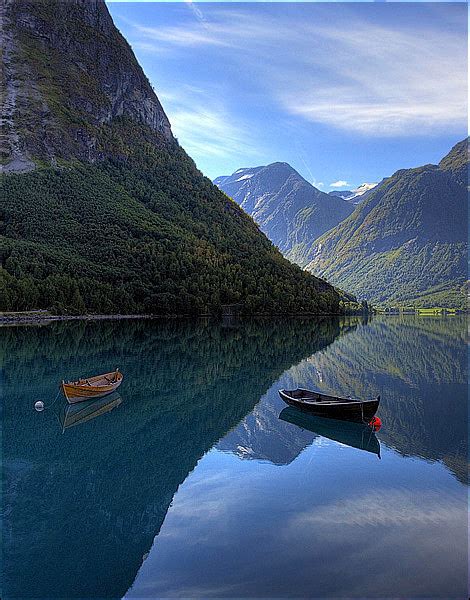 佛为心，道为骨，儒为表，大度看世界；技在手，能在身，思在脑，从容过生活。——南怀瑾