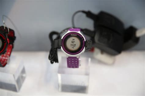 阿輝逛資訊展 看看有趣東西 1 Garmin 穿戴區 Ubike 體感 乾電池手機 3c 達人廖阿輝
