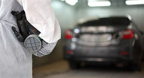 자동차 정비공 노동자 회화 방어적인 작업복에 있는 자동차 수리공 화가 및 페인트 약실에 있는 인공호흡기 회화 차체 고객에 대한 스톡 사진 및 기타 이미지 Istock