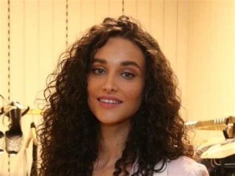 Débora Nascimento Expõe Bissexualidade No Domingão Com Huck “mãe