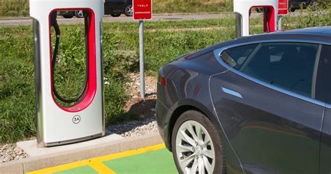 Teslor Får Repareras Igen