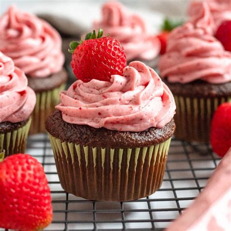 Raspberry Cream Cheese Frosting Ready In 5 Minutes The Domestic Spoon