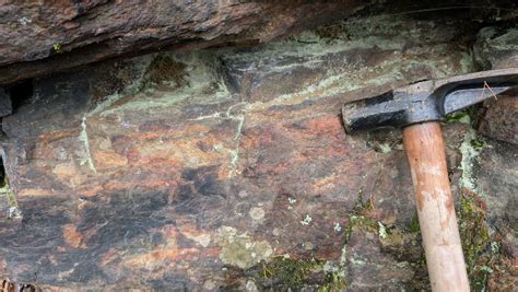 Standard Uranium Confirms Strong Radioactivity At Surface During