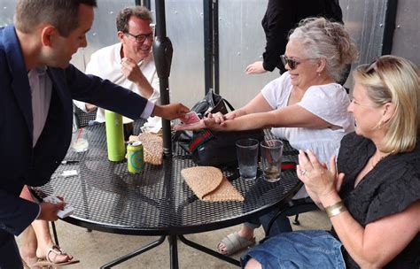 The Role Of A Professional Corporate Magician In Business Events