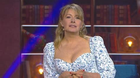 Олена Кравець показала як під час обстрілу Києва ховалася з 8 річними двійнятами від вибухів