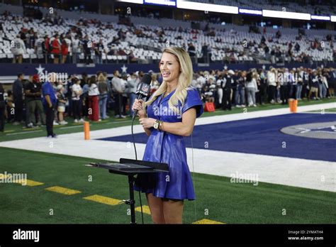 Nfl Network Reporter Jane Slater Before A Monday Night Nfl Football Game Between The Houston