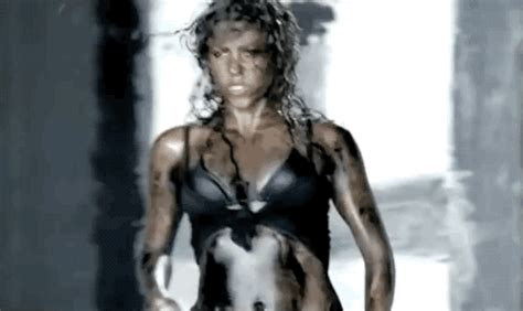 Shakiras 12 Best Dance Moves In S