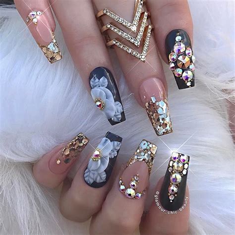 Uñas Extravagantes Con Piedras 2020 Moda Uñas Acrilicas