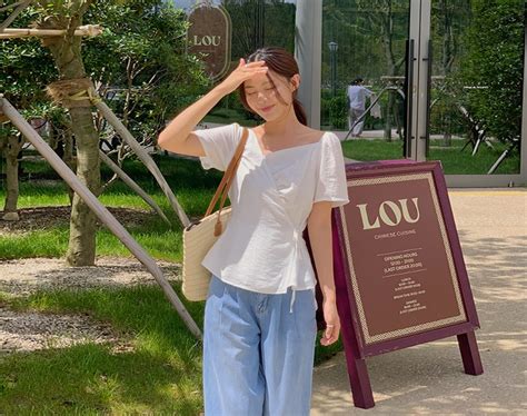 리리앤코 리엔비아 링클 사선 브이넥 랩스타일 블라우스 여름 신상 데일리룩 데이트룩 캐주얼룩 캠퍼스룩 러블리룩 출근룩 통통녀 자체제작 여름블라우스 반팔블라우스 빅사이즈