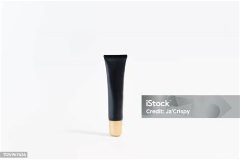 흰색 바탕에 빈 플라스틱 핸드 크림 병입니다 텍스트를 빈 병에 대 한 공간을 복사 0명에 대한 스톡 사진 및 기타 이미지 0명 건강한 생활방식 공란 Istock
