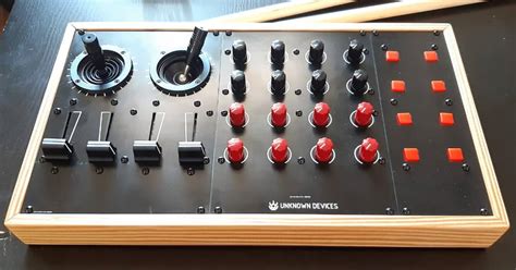 i finally built the first prototype of my modular midi controller