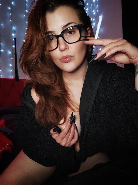 Do I Look Sexy When I Smoke 🔥 R Smokingfetish