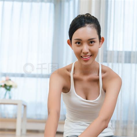 白天高清图片 一个年轻女孩的运动生活 人像图片免费下载 格式 5304像素 编号44204029 千图网