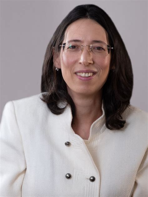 מעבר לפעילות הענפה בתוך הקבוצה ובאלדר משכנתאות בפרט דר מרים שוורץ זיו היא גם מרצה ב The Hebrew